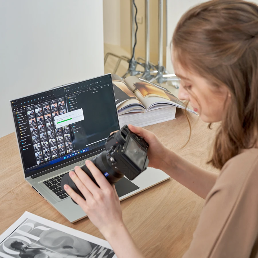 Laptop GIGABYTE AERO 16" KE5 / Amoled Bisel Fino UHD+ 3840x2400 / Intel ...