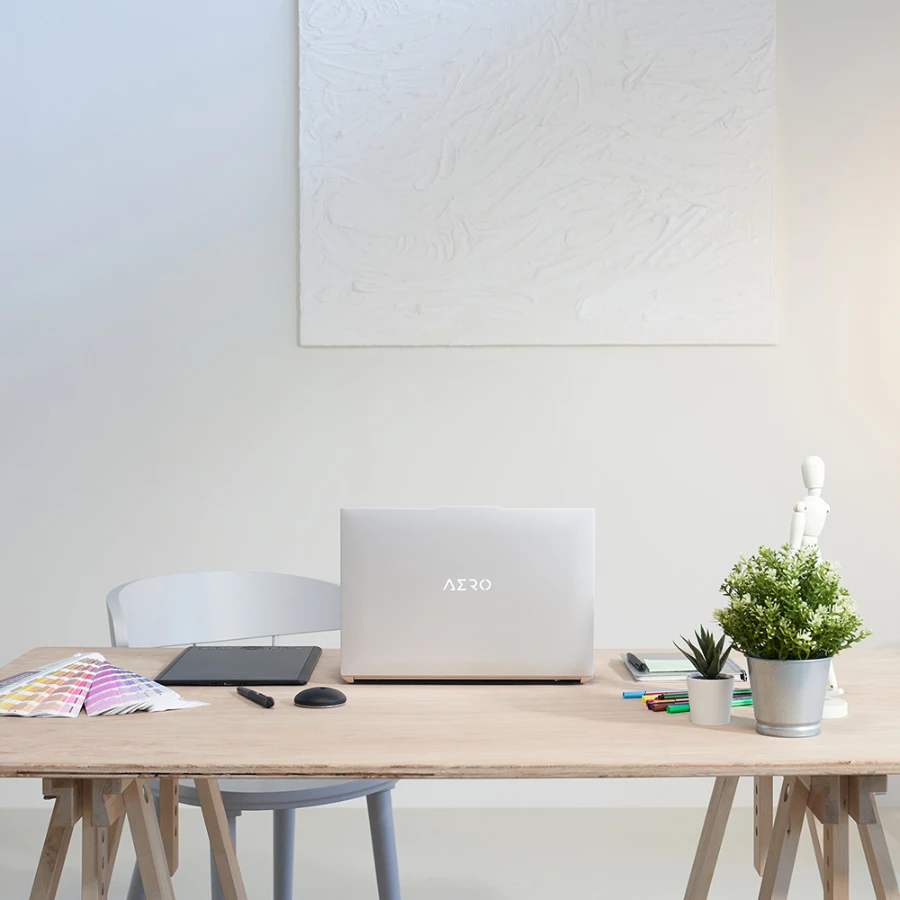 Laptop GIGABYTE AERO 16" KE5 / Amoled Bisel Fino UHD+ 3840x2400 / Intel ...