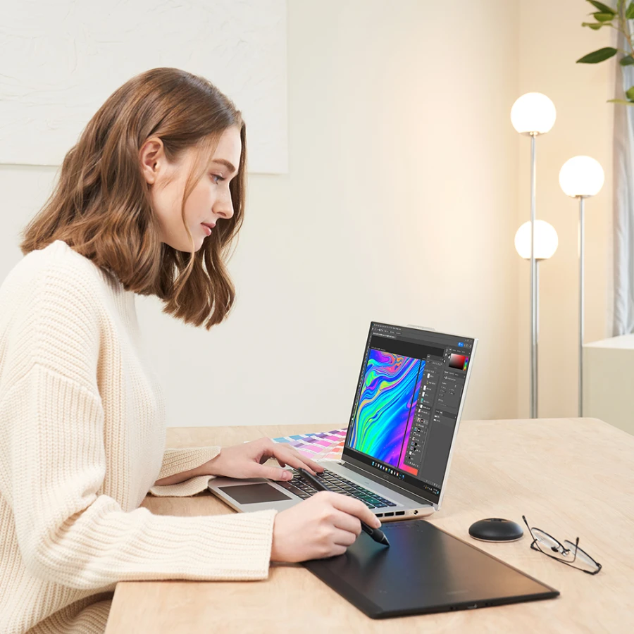 Laptop GIGABYTE AERO 16" KE5 / Amoled Bisel Fino UHD+ 3840x2400 / Intel ...