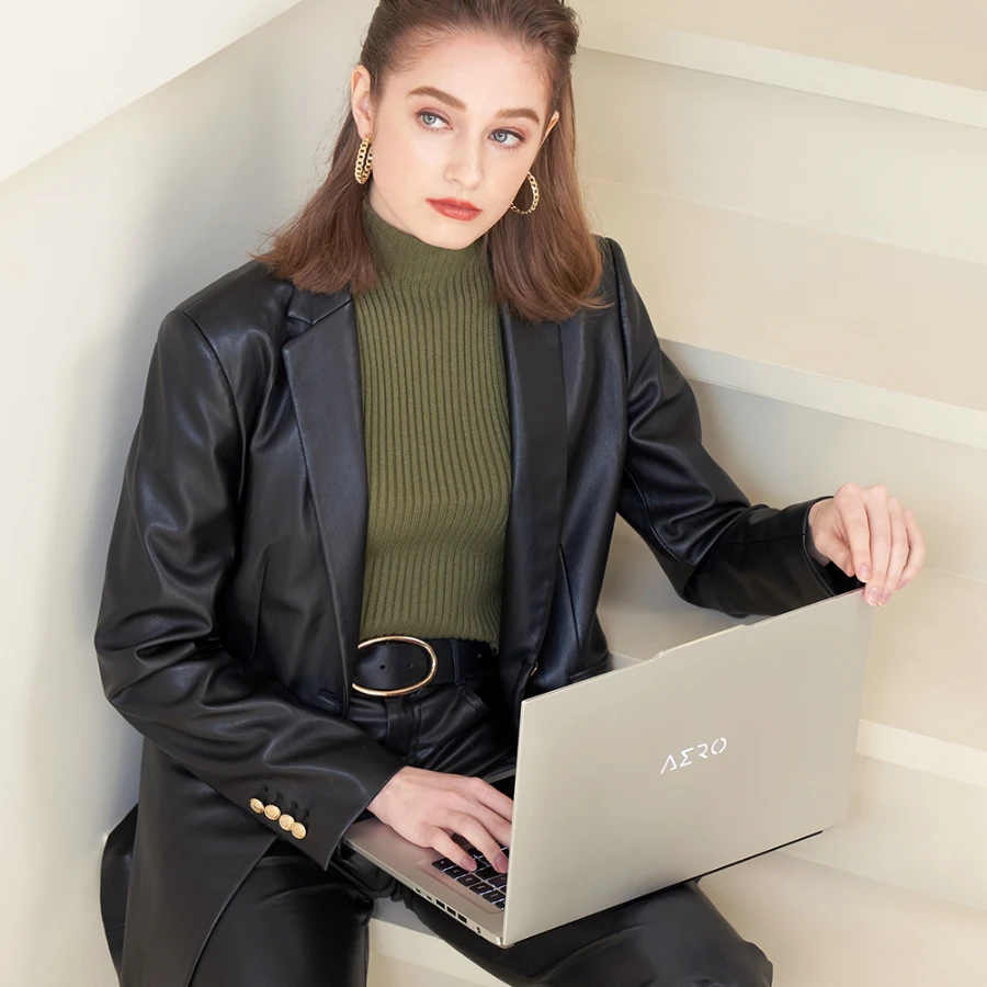 Laptop GIGABYTE AERO 17 KE5 / 17.3" miniLED Bisel Fino UHD 3840x2160 ...